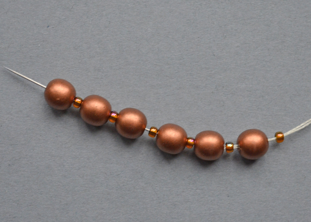 FREE BEADING TUTORIAL: Easy Crescent Band | BEADED TREASURY