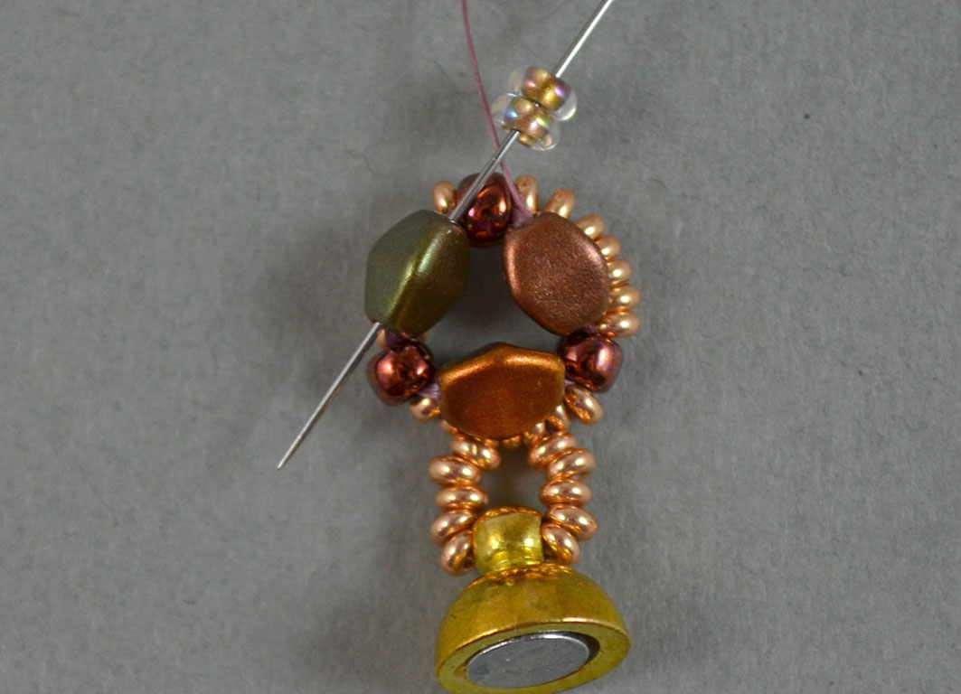 FREE BEADING TUTORIAL: Petite Buds Bracelet | BEADED TREASURY