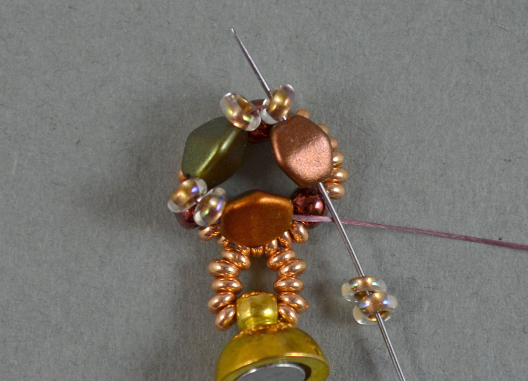 FREE BEADING TUTORIAL: Petite Buds Bracelet | BEADED TREASURY