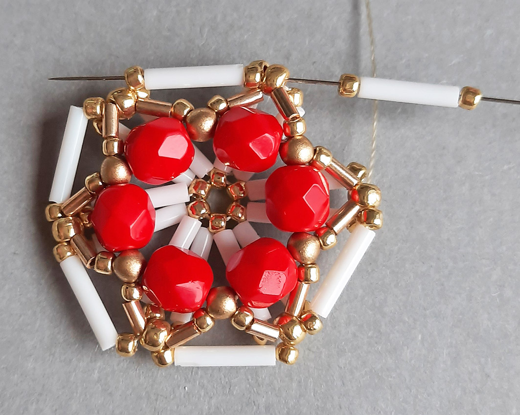 FREE BEADING TUTORIAL: Petite Buds Bracelet | BEADED TREASURY