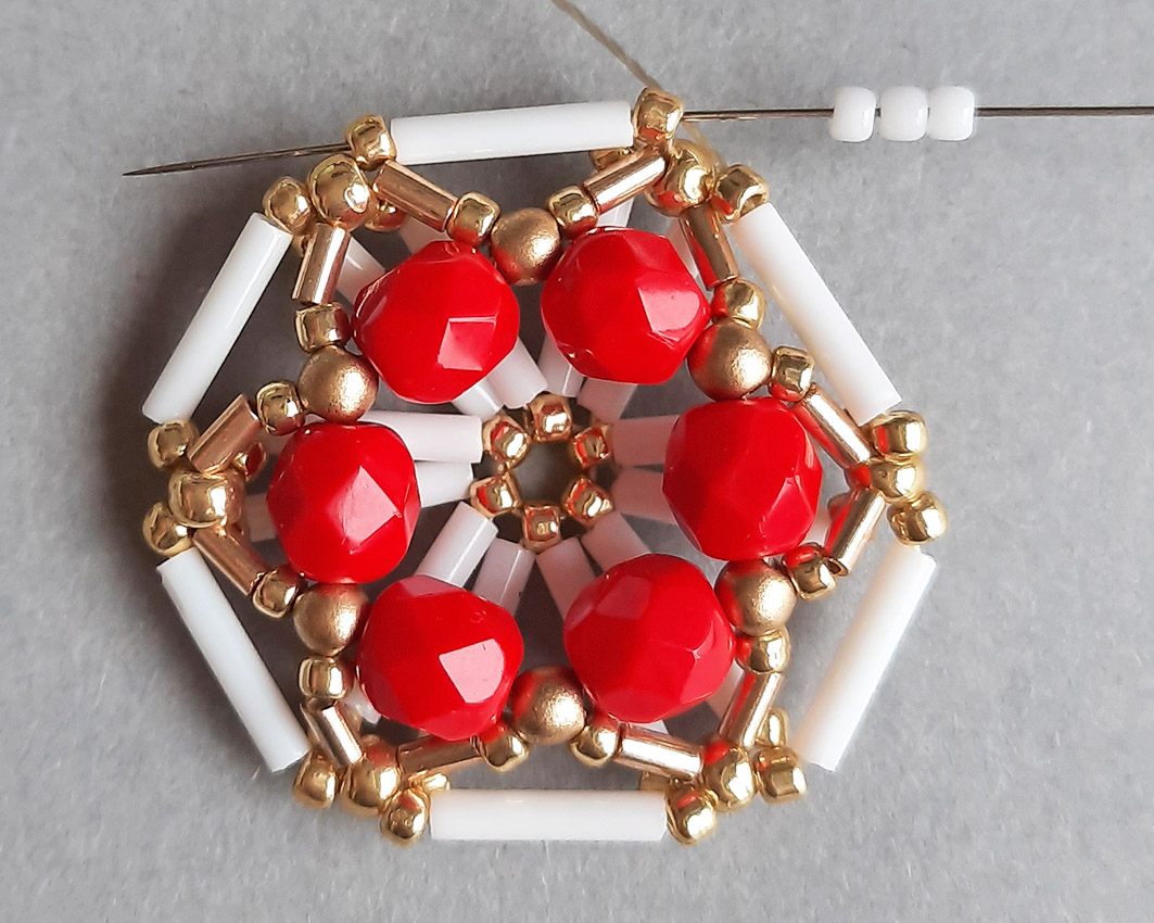 FREE BEADING TUTORIAL: Frosty Snow Earrings | BEADED TREASURY