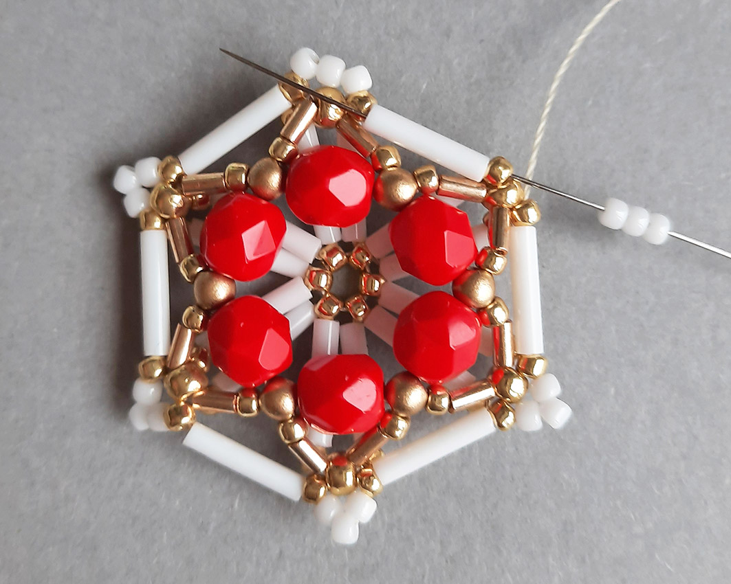 FREE BEADING TUTORIAL: Petite Buds Bracelet | BEADED TREASURY