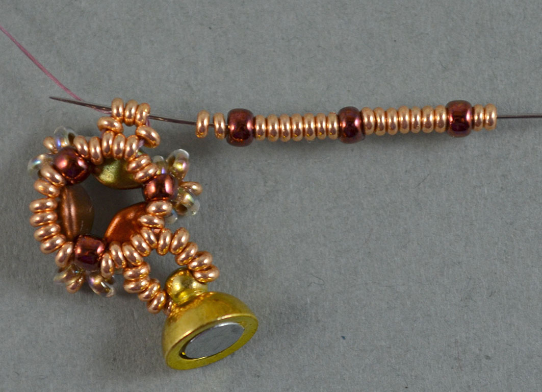 FREE BEADING TUTORIAL: Petite Buds Bracelet | BEADED TREASURY