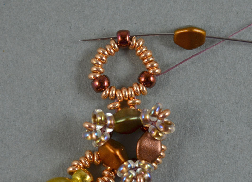 FREE BEADING TUTORIAL: Petite Buds Bracelet | BEADED TREASURY