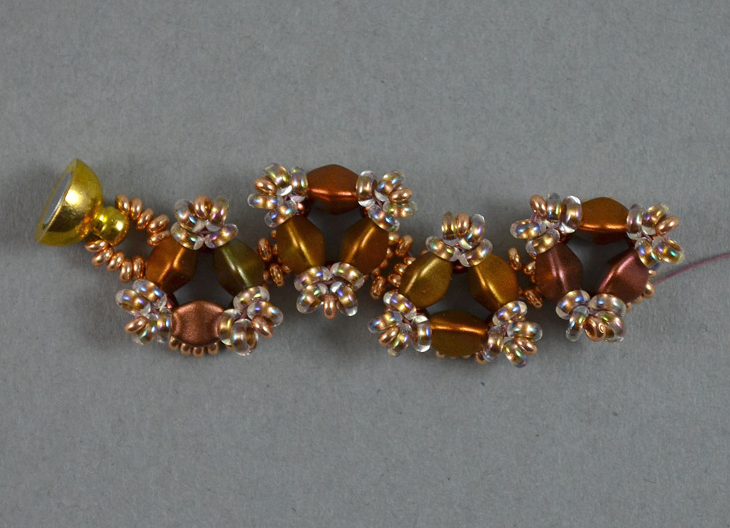FREE BEADING TUTORIAL: Petite Buds Bracelet | BEADED TREASURY