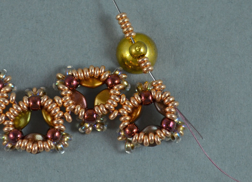 FREE BEADING TUTORIAL: Petite Buds Bracelet | BEADED TREASURY