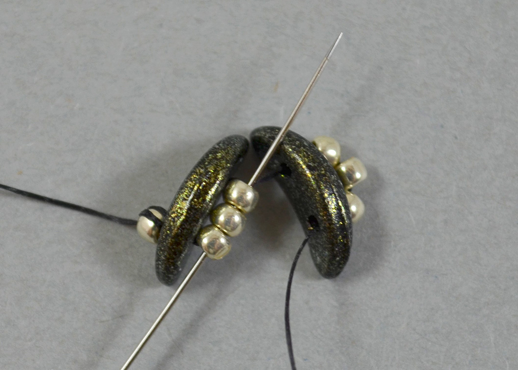 FREE BEADING TUTORIAL: Easy Crescent Band | BEADED TREASURY